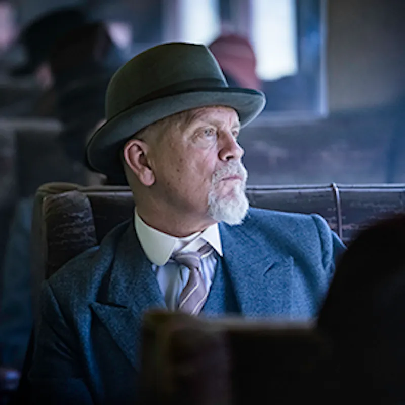 John Malkovich Met Lucht